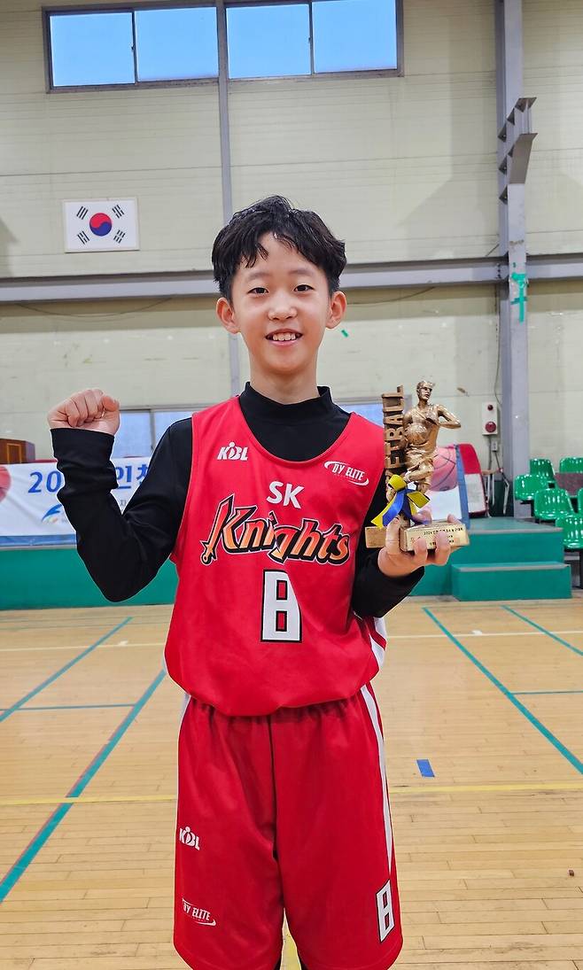 김포sk 부평생활체육유소년농구리그 6학년부 우승 취미반과 함께해 더욱 값지다