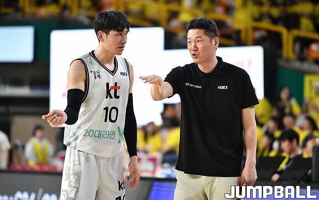 핫 플레이어 Kt 문성곤19점 8리바운드 1어시스트 2스틸로 공격과 수비 모두에서 만점 활약