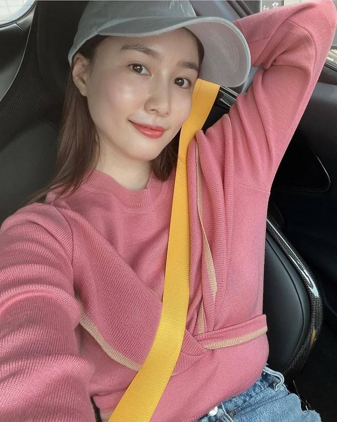 진아름 소소한 즐거움 쭉 뻗은 롱다리에 깜짝 세련된 스웨터 청치마 패션 스타와 패션