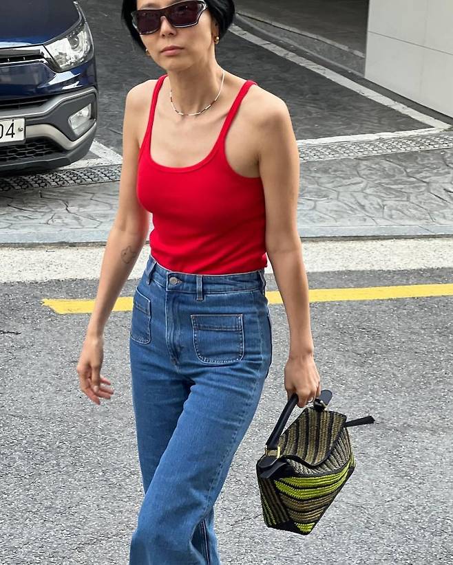 김나영 빨간 민소매와 청바지 입고 날씬한 몸매 라이프 뉴세이
