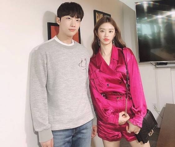 일주일에 5번 만나는 찐친인데 극중 연인으로 출연했던 유명 여배우 스포엔 뉴세이