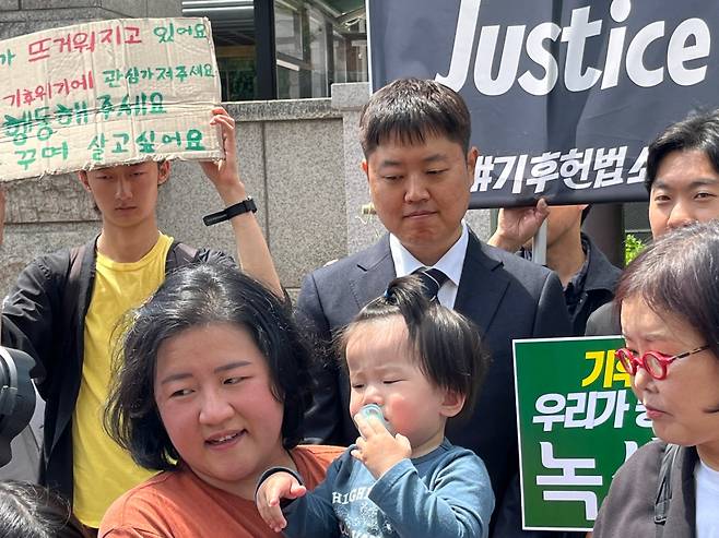 온실가스도 저희가 다 줄이나요” 국내 첫 기후소송 공개변론미래 세대 평등권은 지구 뭐래
