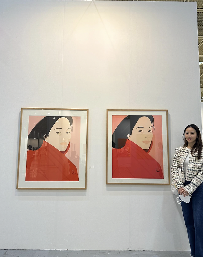 한혜진 트위드 자켓과 청바지 입고 전시회 방문 라이프 뉴세이