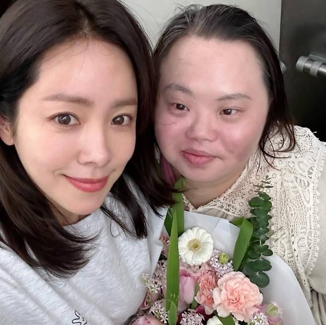 정은혜 영옥이 놀러 왔다 한지민과 변치 않는 우정블라우스 맨투맨 패션 스타와 패션