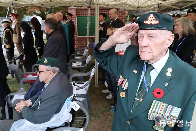 6·25전쟁 ‘가평전투 73주년 英연방 참전용사들 참석 청계천 옆 사진관