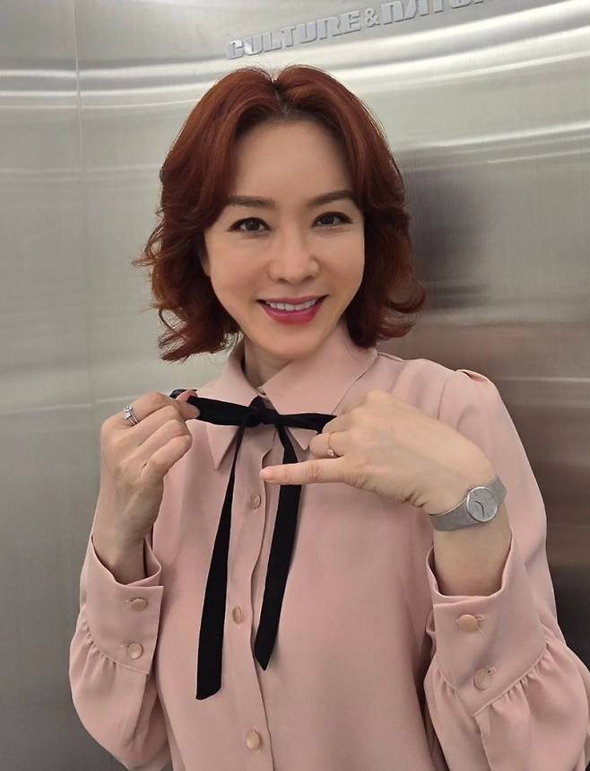 김정난 ‘눈물의 여왕 범자 이모 재벌가의 메이크업 셔츠and타이 올드머니룩 패션엔