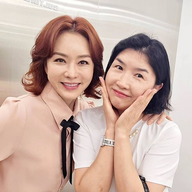 김정난 ‘눈물의 여왕 범자 이모 재벌가의 메이크업 셔츠and타이 올드머니룩 패션엔
