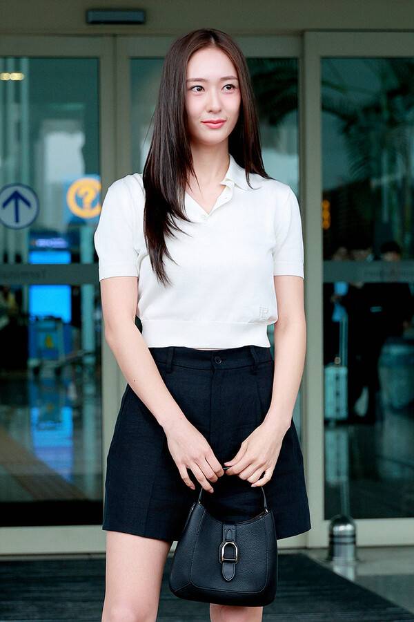 정수정크리스탈 뉴욕 출국 패션 랄프 로렌 컬렉션 스웨터 쇼츠 셋업 코디로 고급스러운 무드 완성