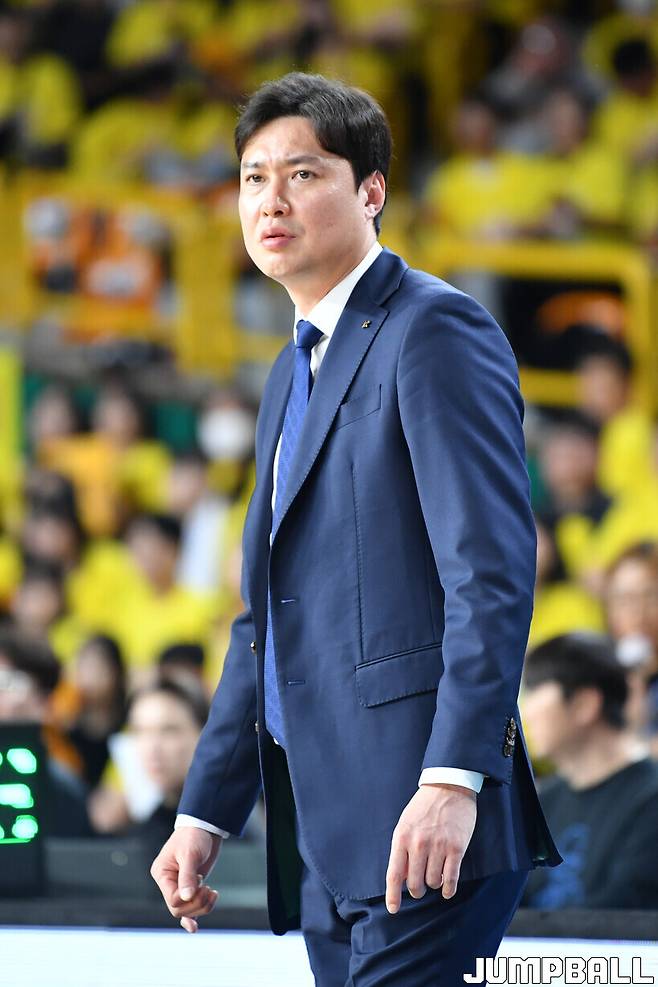 ‘kt 선수 감독 챔프전 진출 송영진 감독 Kcc와 멋진 경기하겠다”