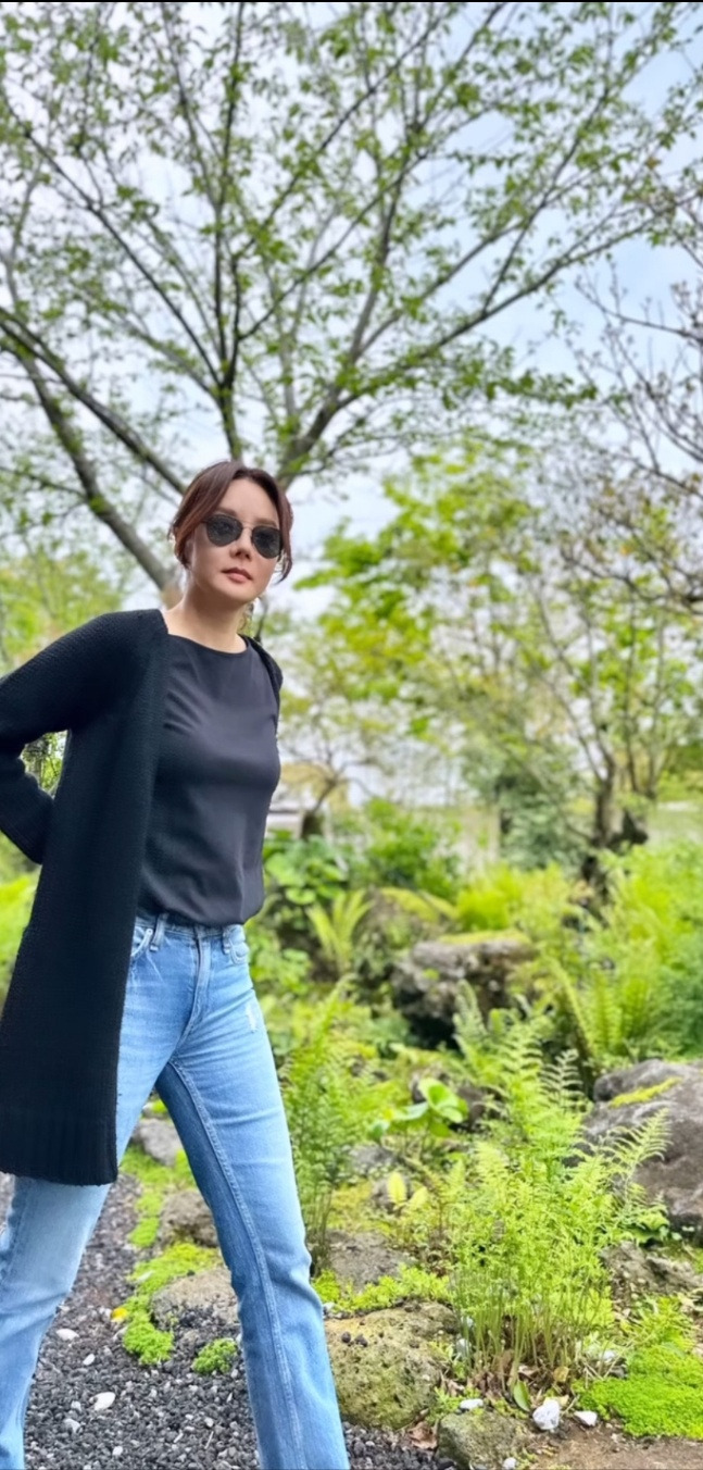 채림 여유로운 제주 일상 수수한 카디건 청바지 데일리룩 스타와 패션