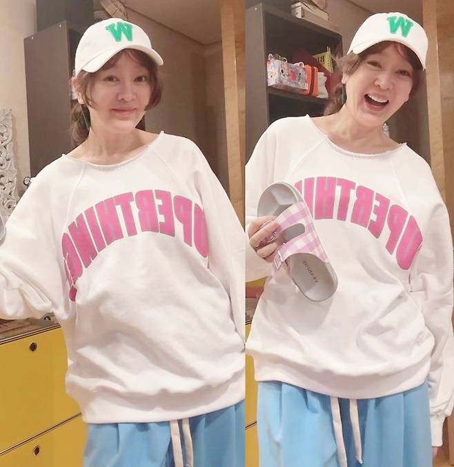 이승연 찾았다 50대 맨투맨 헐렁헐렁 스웻셔츠 멋스러운 홈 데일리룩 패션엔
