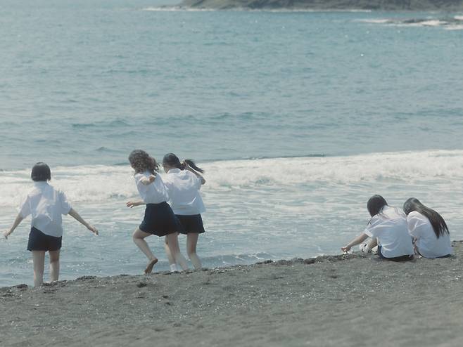 NewJeans pops out ‘Bubble Gum’ video amid troubles at agency