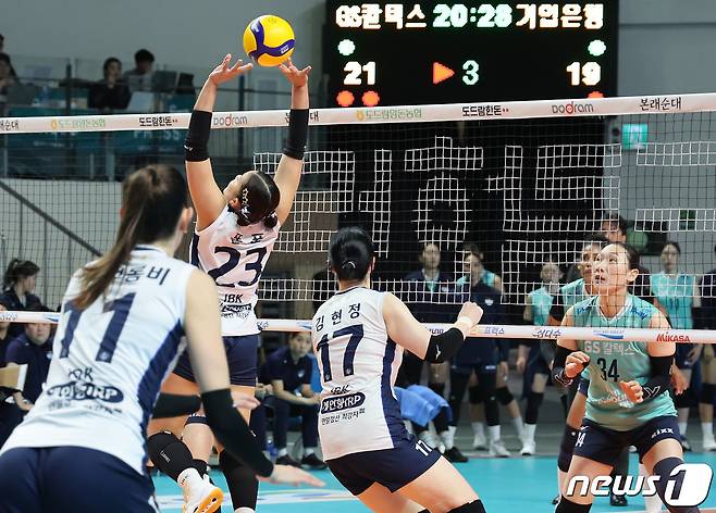 태국 국가대표 세터 폰푼 아시아쿼터 신청 철회ibk 새 세터 찾는다