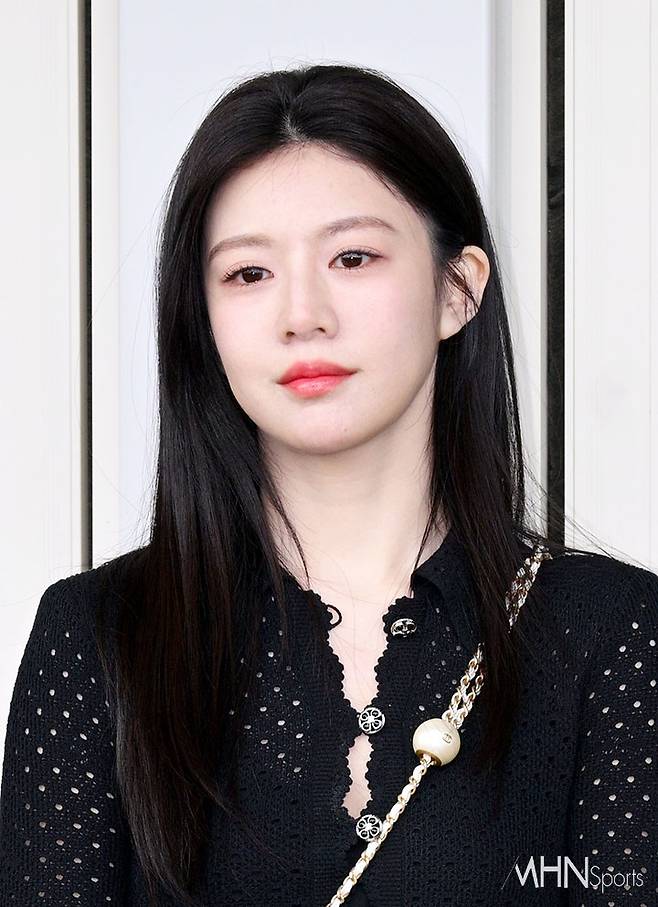 고윤정 미모로 완성한 출국길 여신의 첫 공항패션