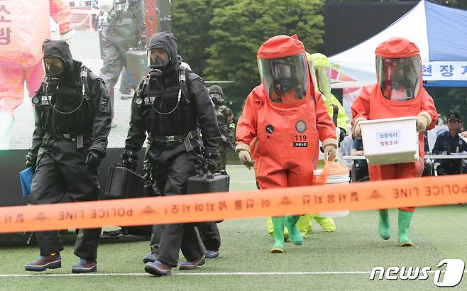여기 이상한 가루가 있어요생물테러와의 조용한 전쟁