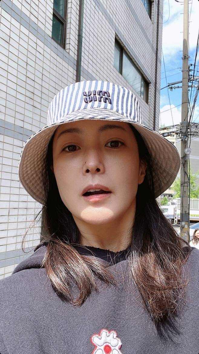 김희선 실물이 가장 예쁜 연예인 1위 민낯 같은 투명 메이크업 뷰티는 내운명