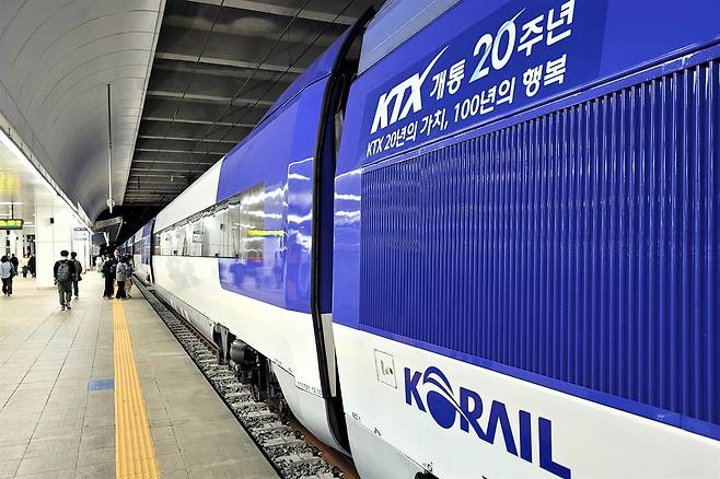 KTX 타면 꼭 듣는 목소리 주인공 "벌써 14년, 영광입니다"