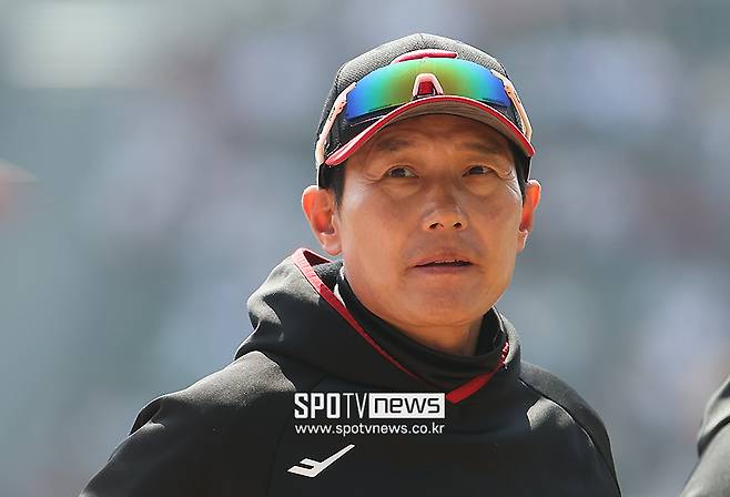 염경엽 인내심 어디까지일까 Lg 1선발 외국인 투수 또 부진 야수 도움도 못 받았다