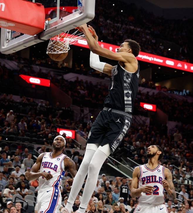 외계인의 Nba 정복 시작웸반야마 역대 6호 만장일치 신인왕