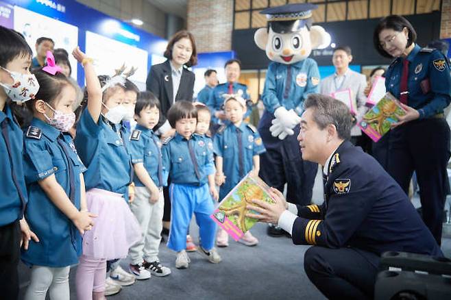 경찰 저출산 대책 가동 임박젊은 경찰관 중심 ‘솔루션팀도 발족