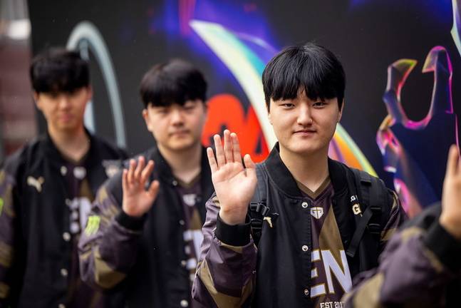 Msi 3원딜 조합 꺼낸 젠지 난타전 승리하며 1 0