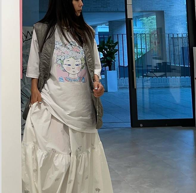 황신혜 핀 꽂고 10년은 젊어졌네 우아한 롱스커트 베스트 패션 스타와 패션