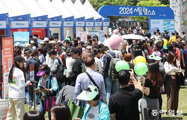 도심 속 건강 축제 ‘2024 서울헬스쇼 개막 청계천 옆 사진관