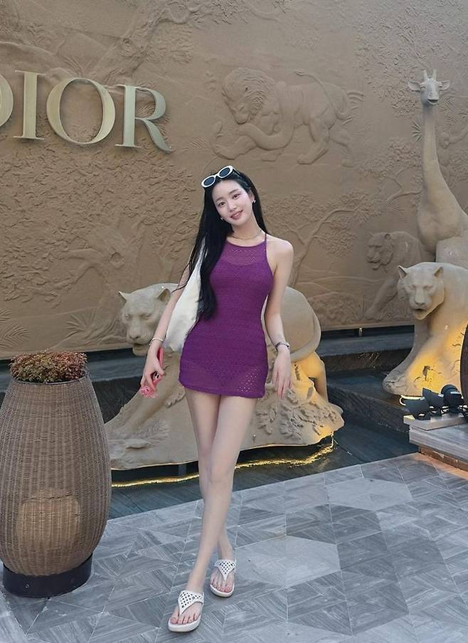 이유비 두바이에 빠졌다 비키니 위에 시스루 홀터넥 미니 리조트룩 패션엔
