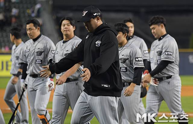 ‘양 팀 도합 투수 15명 총출동 Nc 한화 치열한 연장 혈투 끝 5 5 무승부 Mk대전