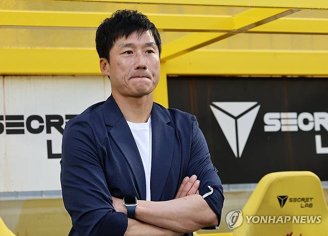 대어 울산 잡고도 실점에 표정 굳은 광주 이정효 감독