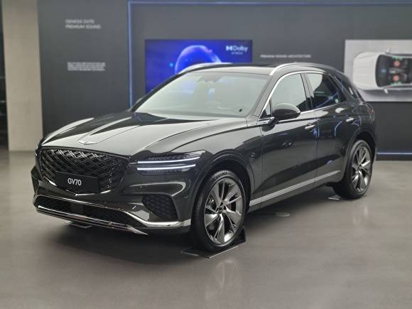 '3년4개월만의 변신'…제네시스, 'GV70 부분변경 모델' 공개