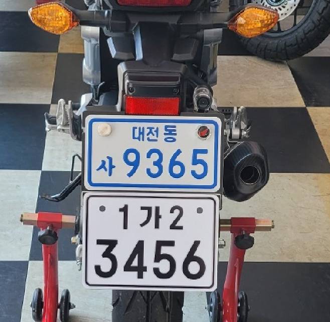 도로 위 무법자 잡겠다더니오토바이 앞번호판 대책 또 빠졌다