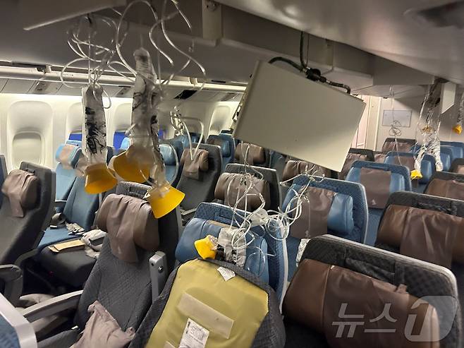 런던발 싱가포르행 항공기 난기류에 1명 사망73세 英 남성종합