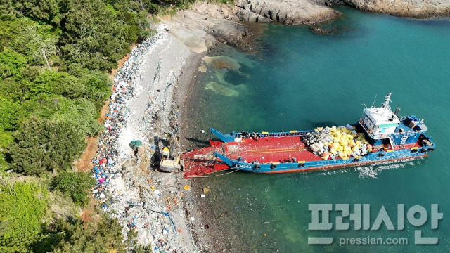 고흥군 시산도 해양쓰레기 110톤 수거전체 해안 확대 추진