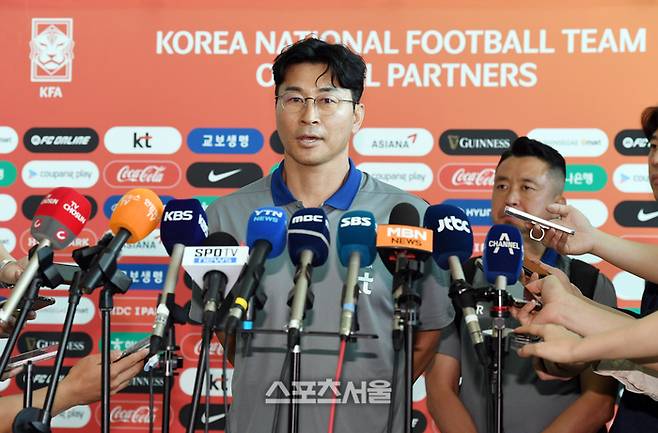 두 번째 ‘임시 사령탑 김도훈 감독 뉴페이스 경쟁력 있다배준호 굉장히 좋은 모습 기대” 현장인터뷰