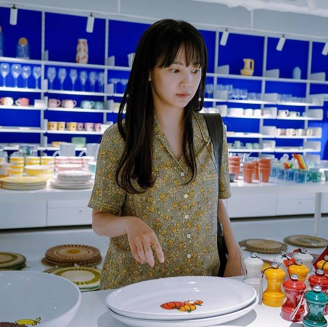 윤승아 육아 잊은 불금 지하철 타고 여기저기 돌아다닌 플로럴 셔츠 청바지 패션 스타와 패션