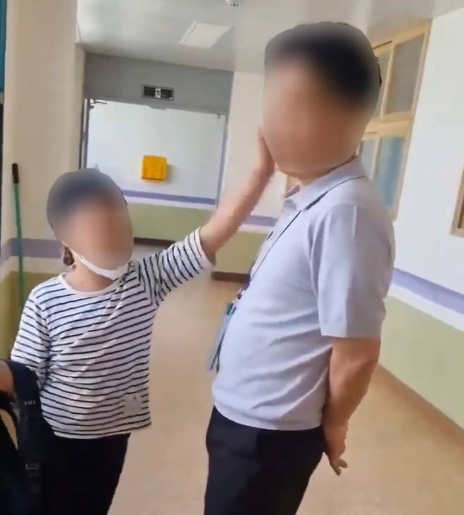교감 뺨 때린 초3 ‘심리치료 거부 모친 아동학대 고발당해