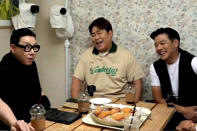 장모님이 계속 반대했는데결국 19살 연하와 결혼해 51세에 아빠 된다는 배우 셀럽스케치