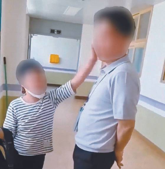 개xx 놀이 유행처럼 번진다교감 뺨 때린 학교 충격 상황