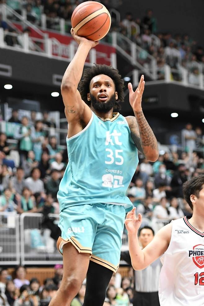 KBL 떠난 ‘생태계 교란종’ 배스, 결국 중국 간다…‘CBA 4강’ 저장 골든 불스와 계약