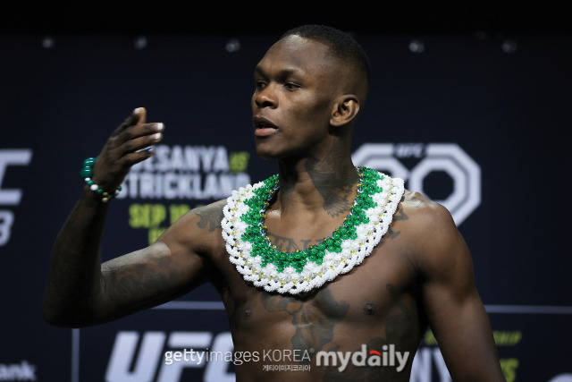 컴백 예고 아데산야 Ufc 챔피언벨트 탈환보다 더 중요한 게 있다