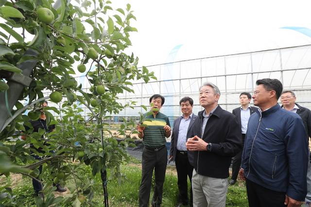강호동 농협중앙회장 강원 철원·고성서 현장경영