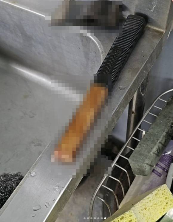 백구의 도살 눈 앞에서 본 흑구 꼼짝 못하고 떨기만 해”