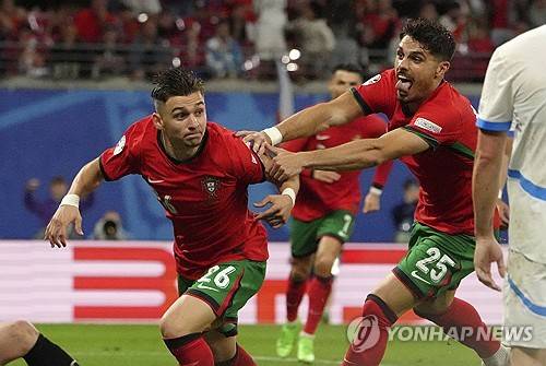 아버지 해트트릭→아들 결승골콘세이상 극장 결승포 포르투갈 체코 2 1 역전승