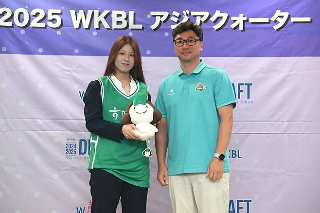 ‘빅맨 보강 성공 신한은행 전체 1순위로 타니무라 지명···12명 중 9명 Wkbl 입성종합