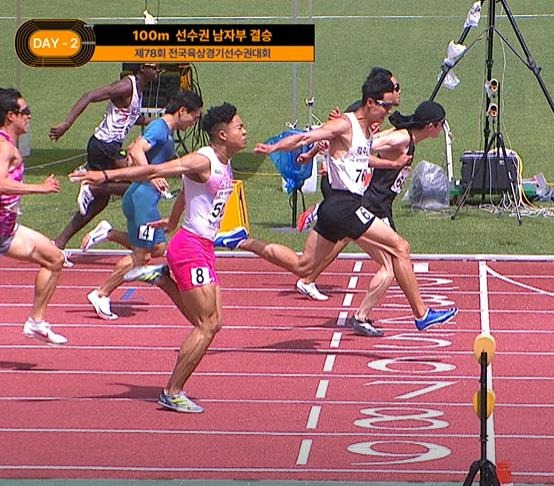 두건 쓰고 달린 박원진 전국선수권 남자 100m 우승10초31