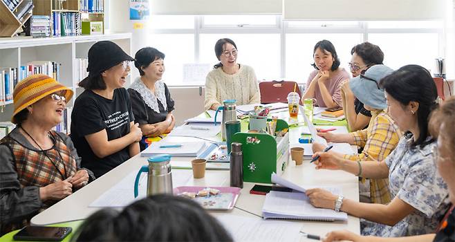 누구나 동화작가가 돼보는 시간 인기 최고죠” 작은 도서관에 날개를