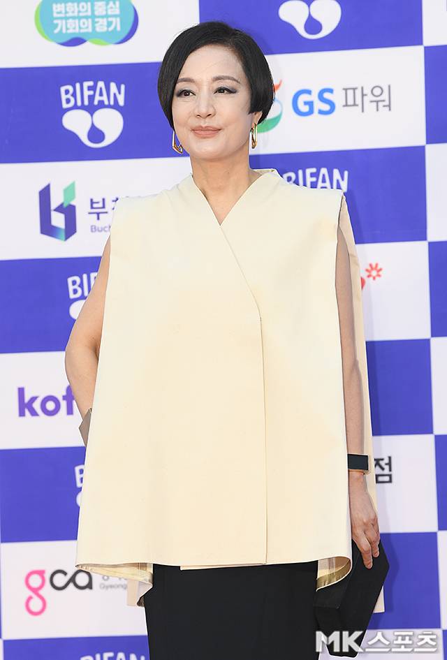 장미희 시크한 사모님 우아한 오버핏 베스트 롱스커트룩 스타와 패션