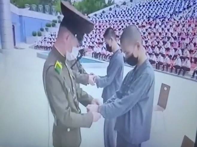 Usb 주워 한국 드라마 본 죄 北 중학생들 공개 총살”