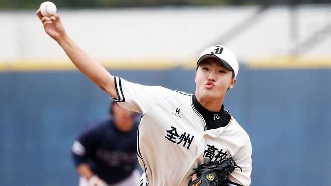 청룡기 고교야구선수권 준준결승 전주고 에이스 정우주 151km 쾌투 앞세워 청룡기 첫 4강 진출